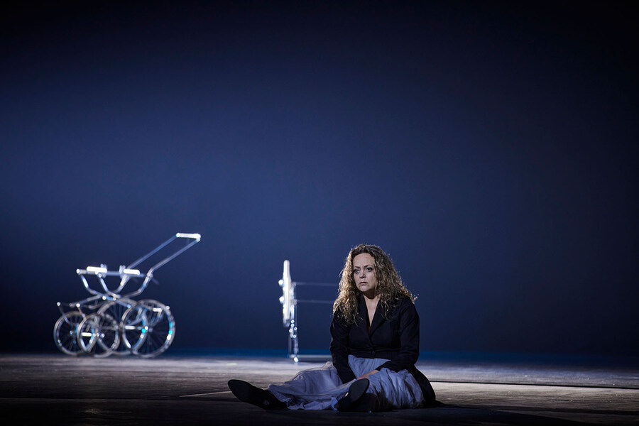 Familial Ties: Die Frau ohne Schatten at the Semperoper Dresden ...