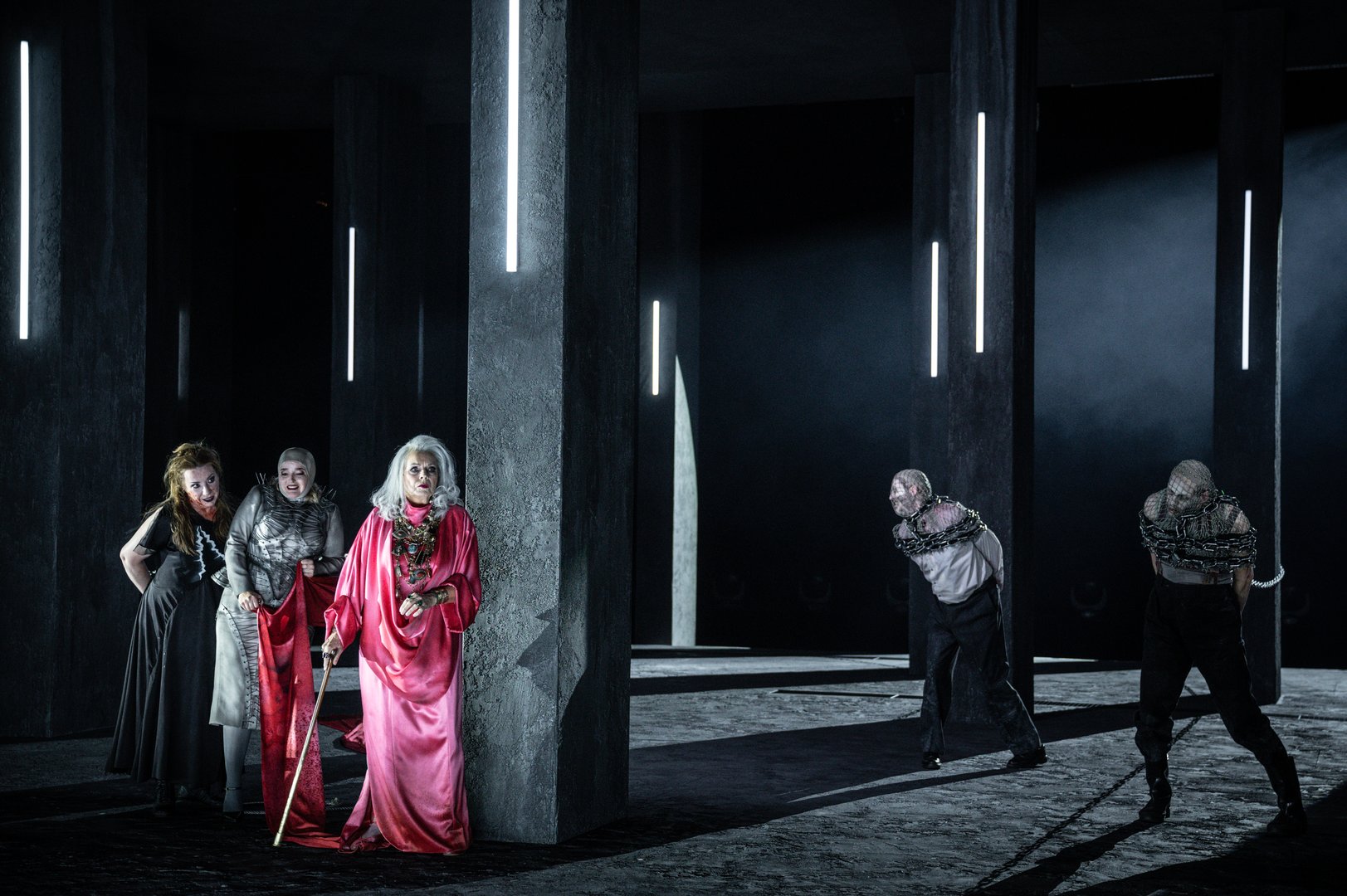 Lighting Vengeance: Elektra at the Oper Köln – operatraveller.com
