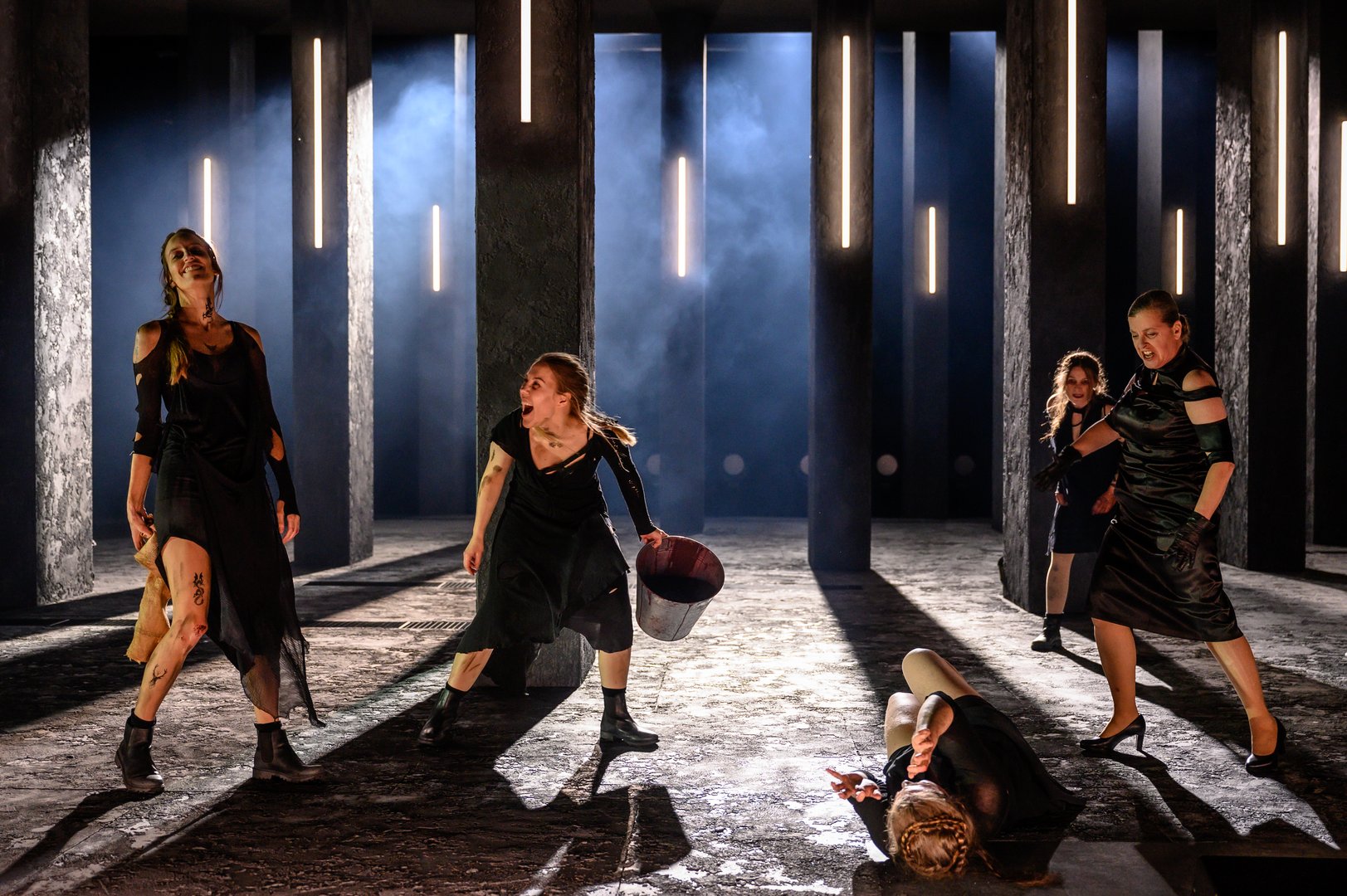 Lighting Vengeance: Elektra at the Oper Köln – operatraveller.com