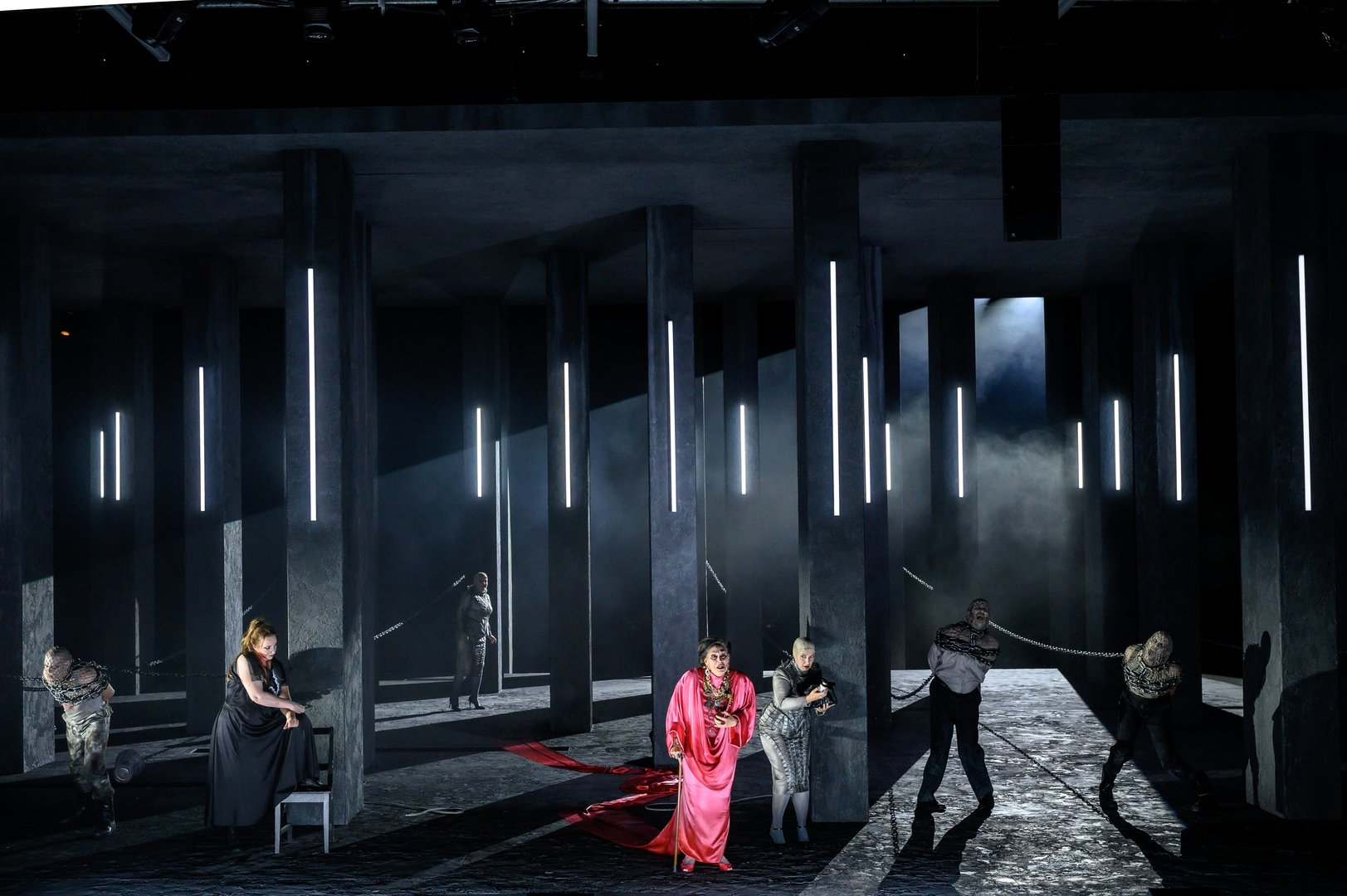 Lighting Vengeance: Elektra at the Oper Köln – operatraveller.com